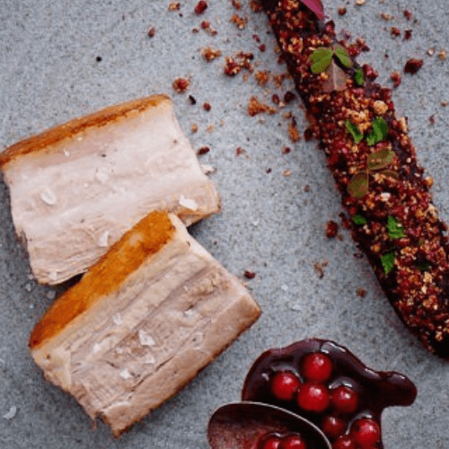 Confiteret svinebryst med langtidsbagt rødbede - Foodfanatic.dk